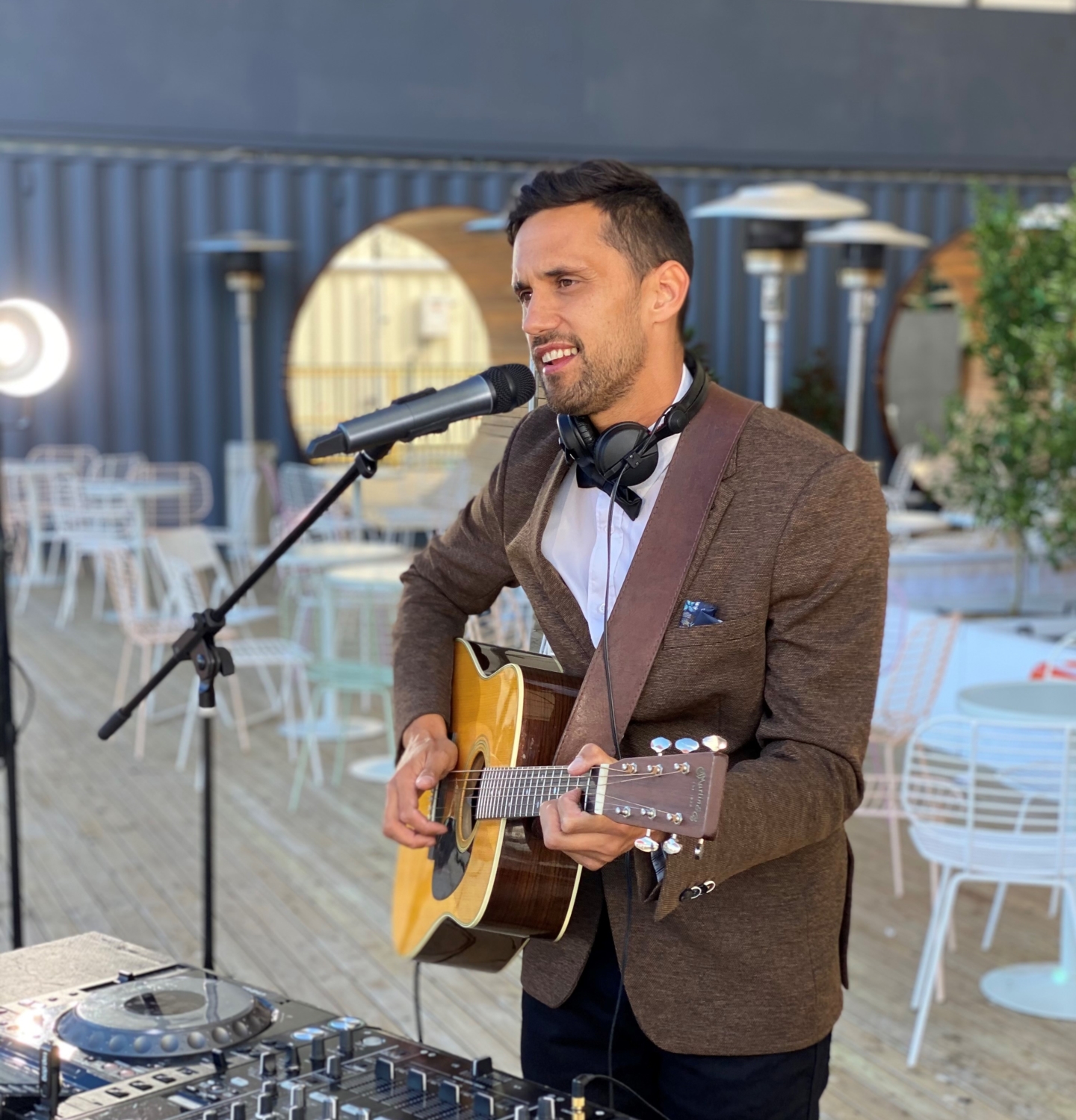 Acoustic Performers & Singers | Top Dog Entertainment